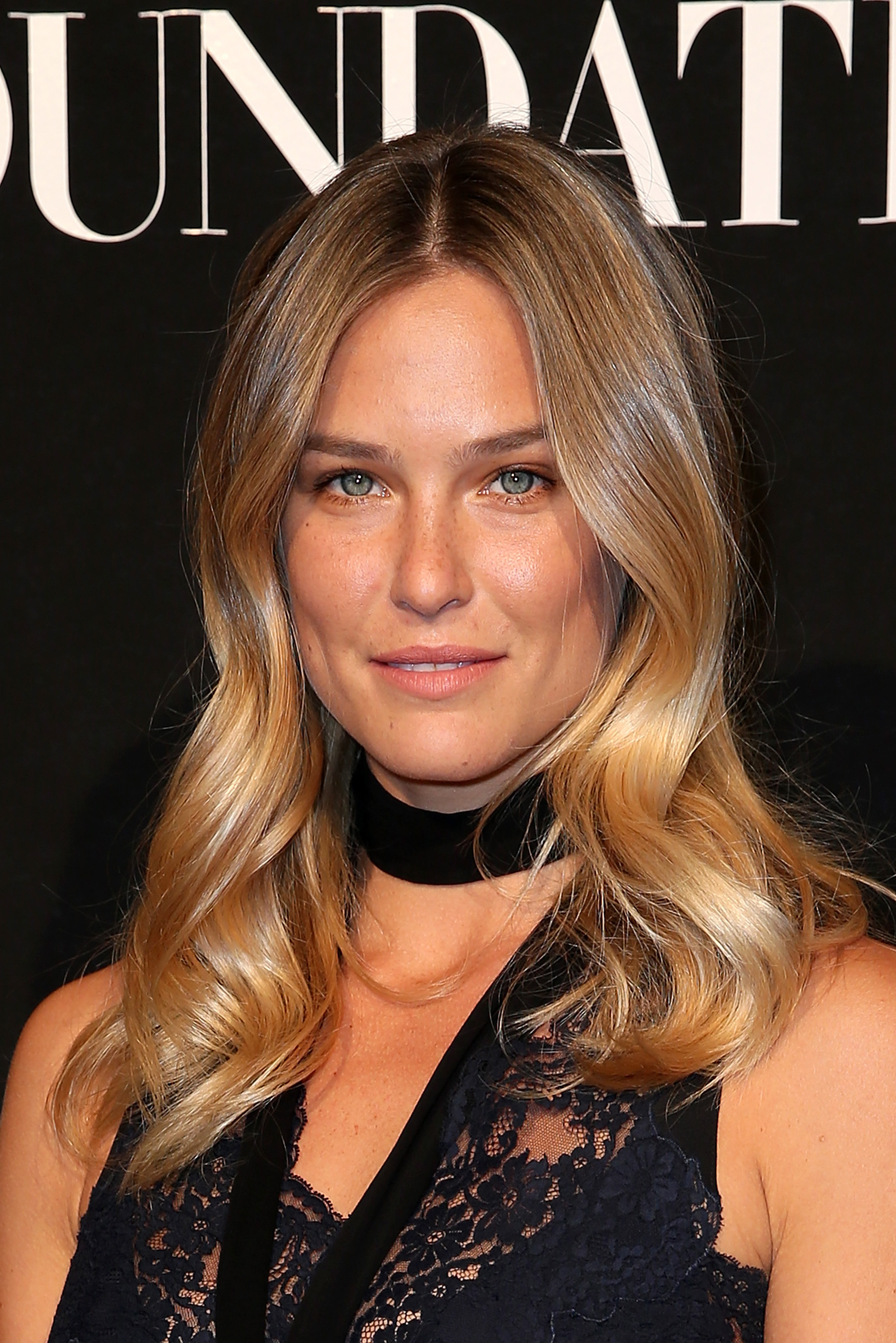 Live Where Does Bar Refaeli