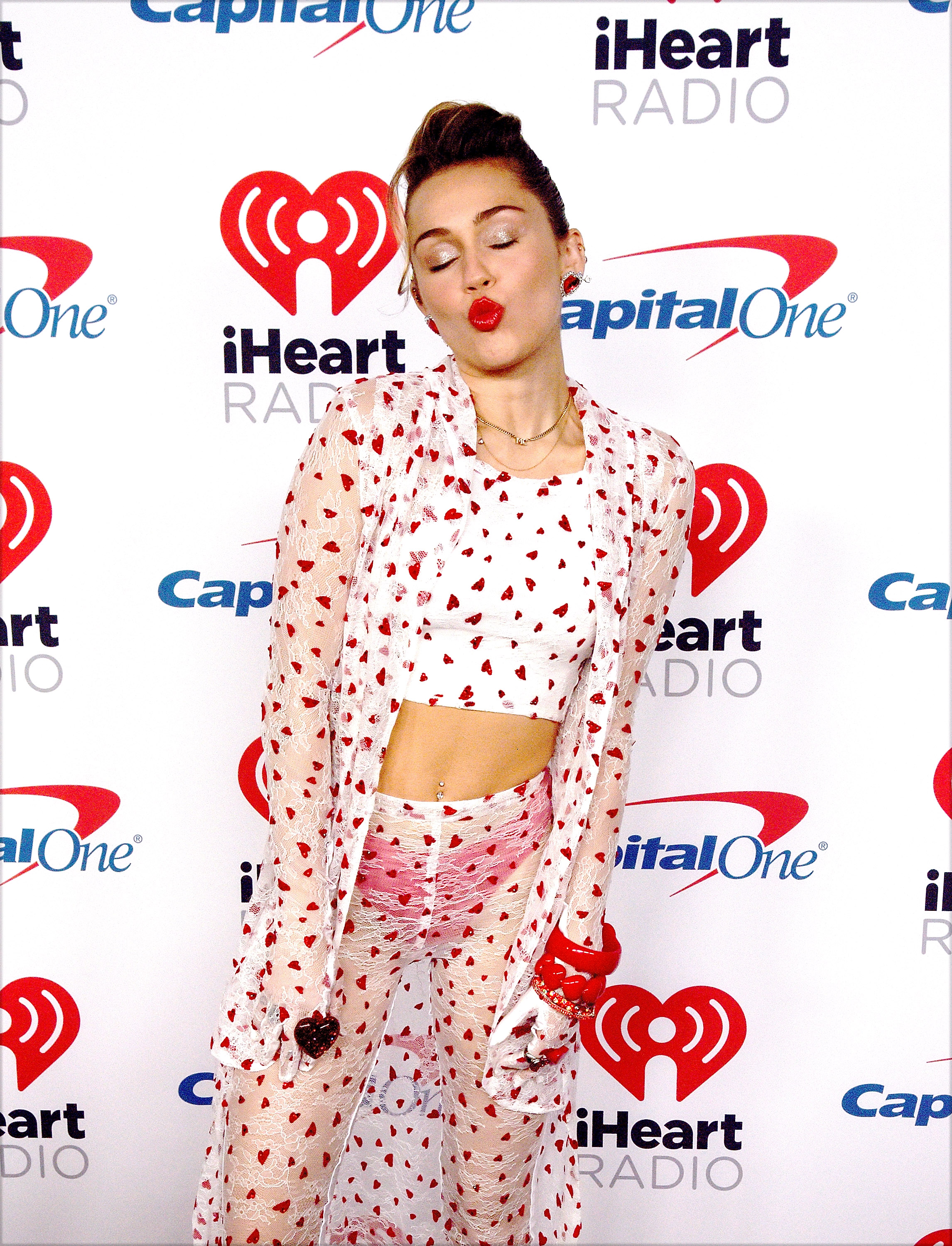 Miley Cyrus Reunites With Lesley Patterson, Her Childhood Best Friend ...