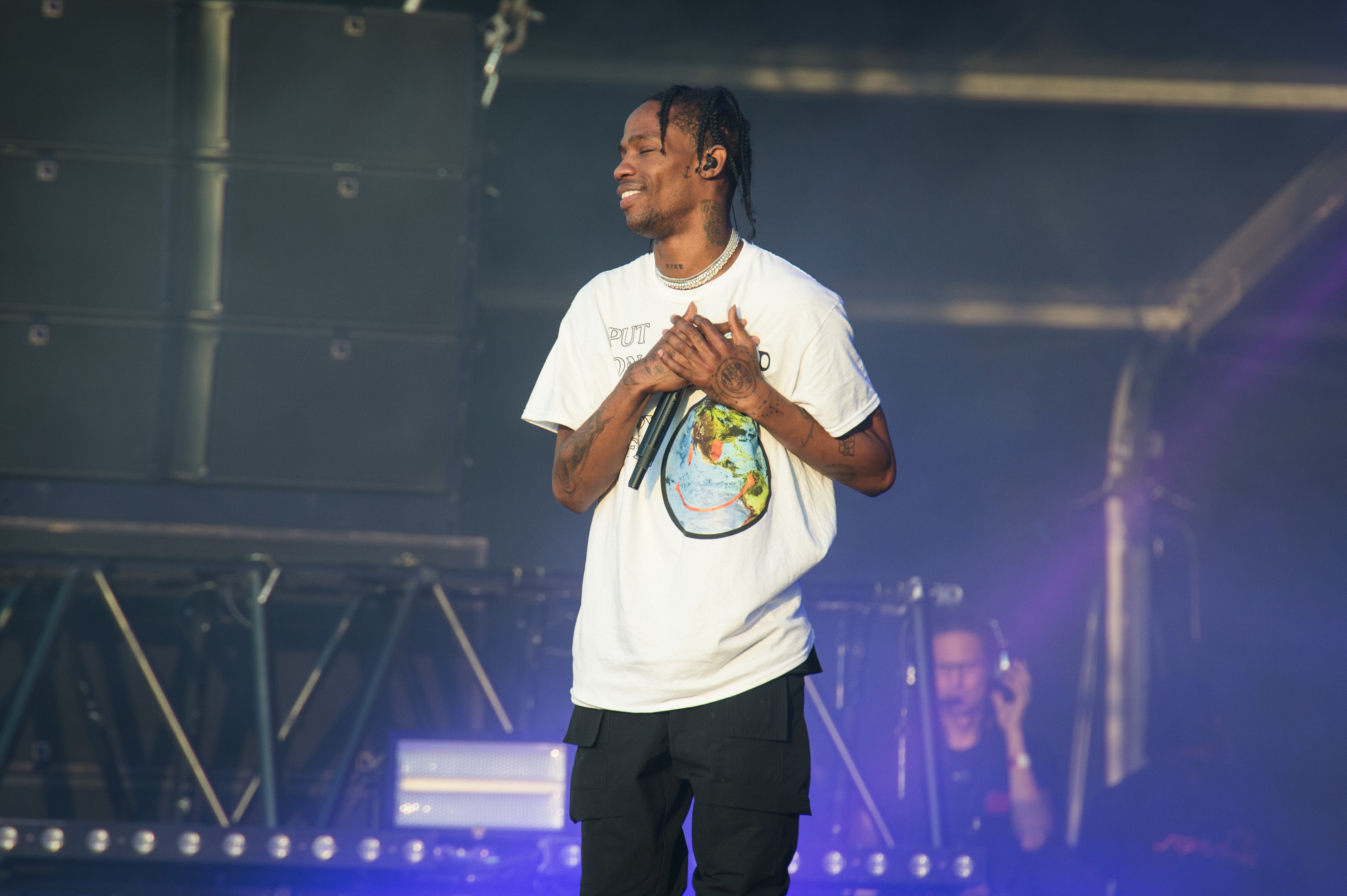 Travis Scott Issues Apology Over Seemingly Transphobic Actions | Life ...