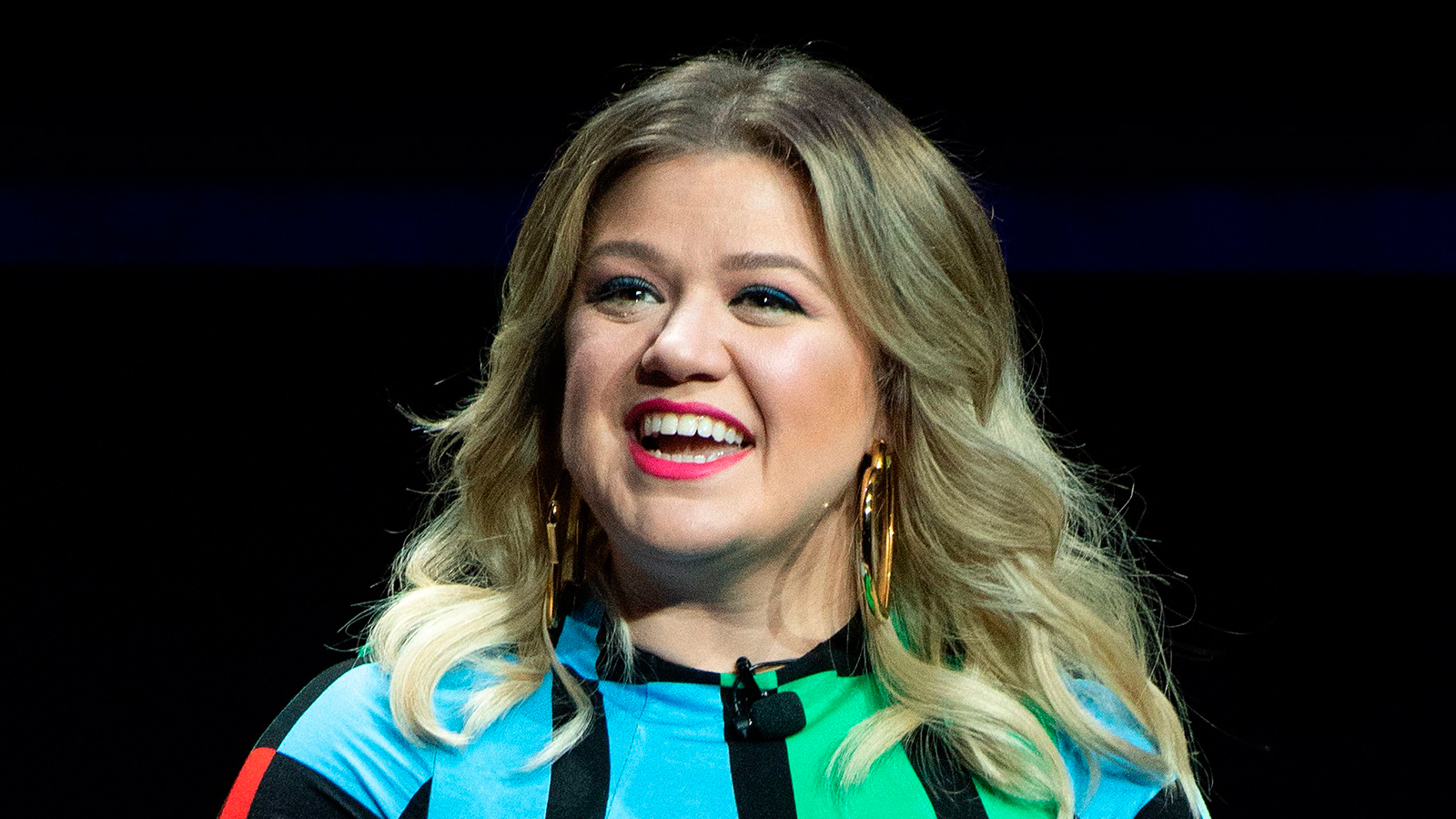 Kelly Clarkson Flaunts Curves at CinemaCon 2019 in Las Vegas | Life & Style