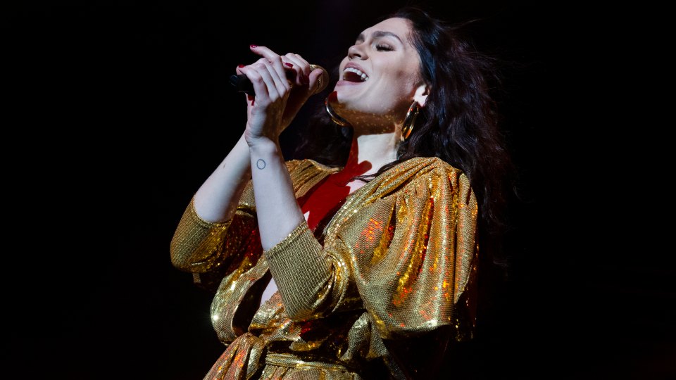 Jessie J Sings 'Amazing Grace' While Biking in London: Watch! | Life ...