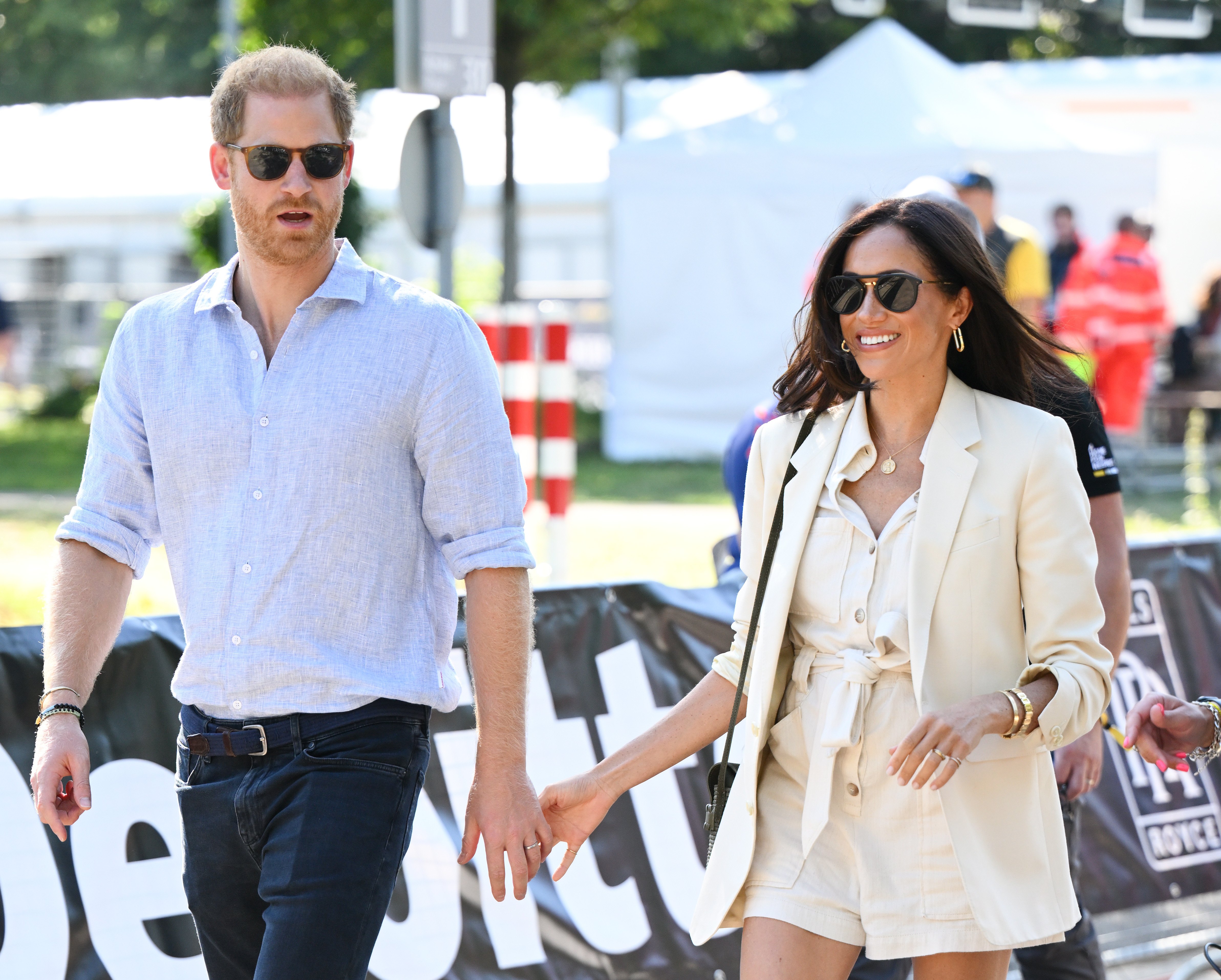 Prince Harry and Meghan Markle House Hunting in Los Angeles | Life & Style