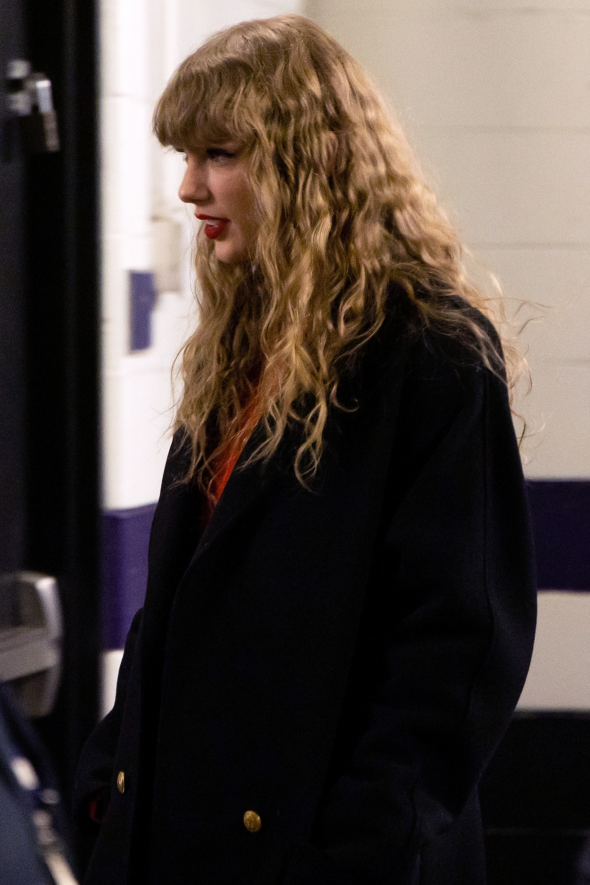 Taylor Swift Has Curly Hair at Travis' AFC Championship Game | Life & Style