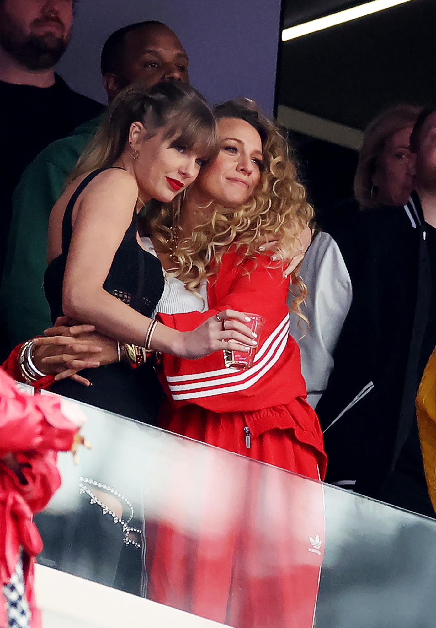 Taylor Swift's BF Travis Kelce Unfollows Ryan Reynolds on Instagram ...