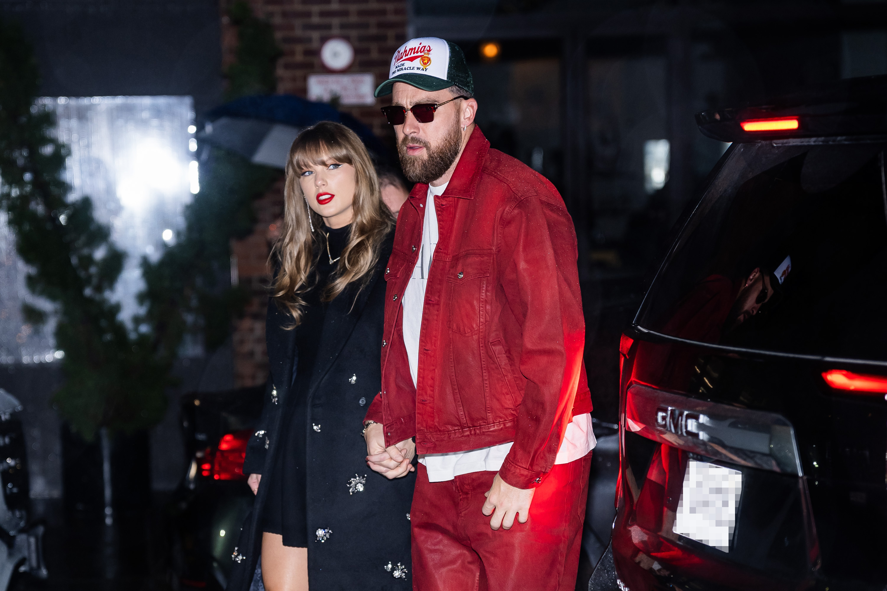 Taylor Swift and Travis Kelce Enjoy Dinner Date at Upscale Steakhouse ...