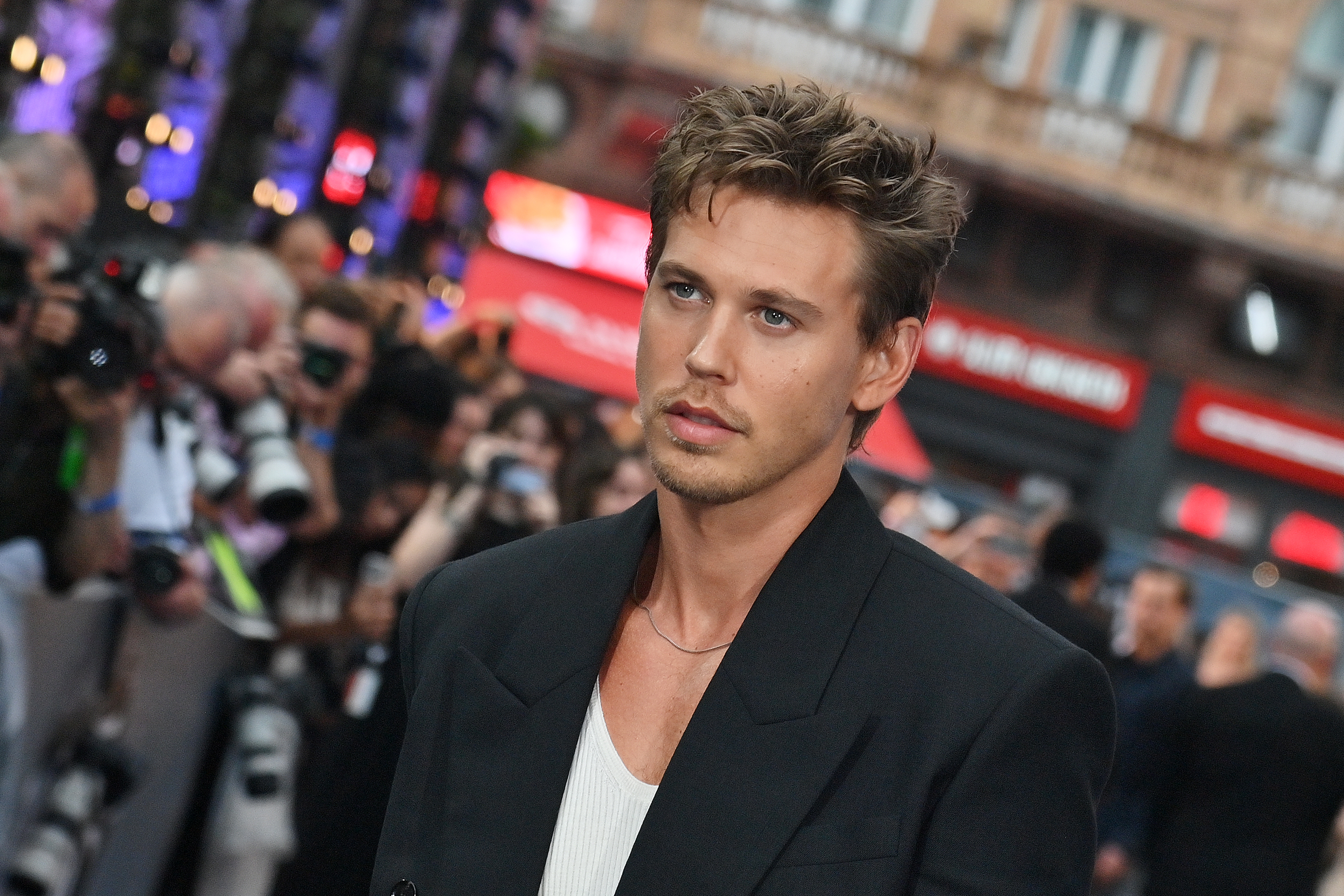 Austin Butler : Latest News - Life & Style