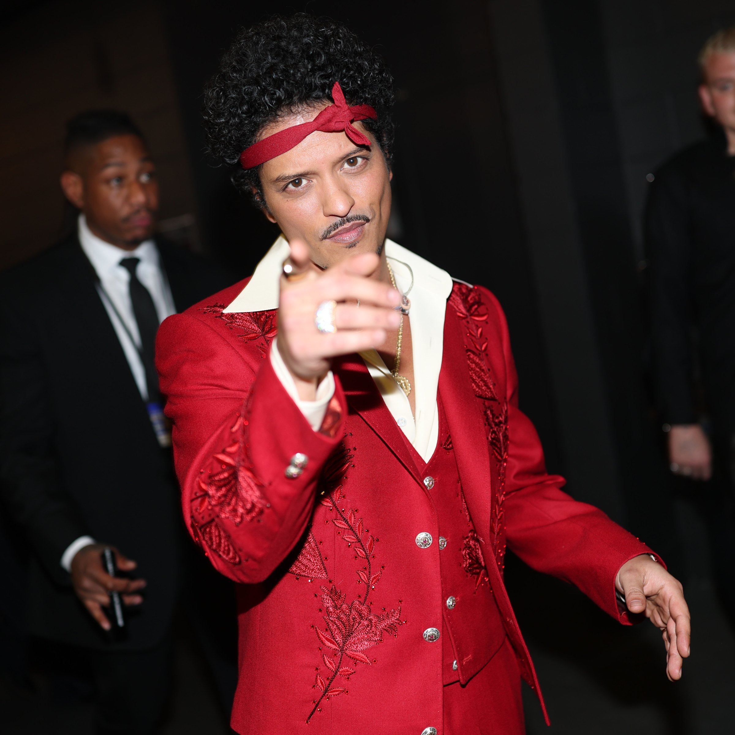 Is Taylor Swift a Fan of 'Fourth Wing'? Fans Decode 'Opalite' Lyrics ...